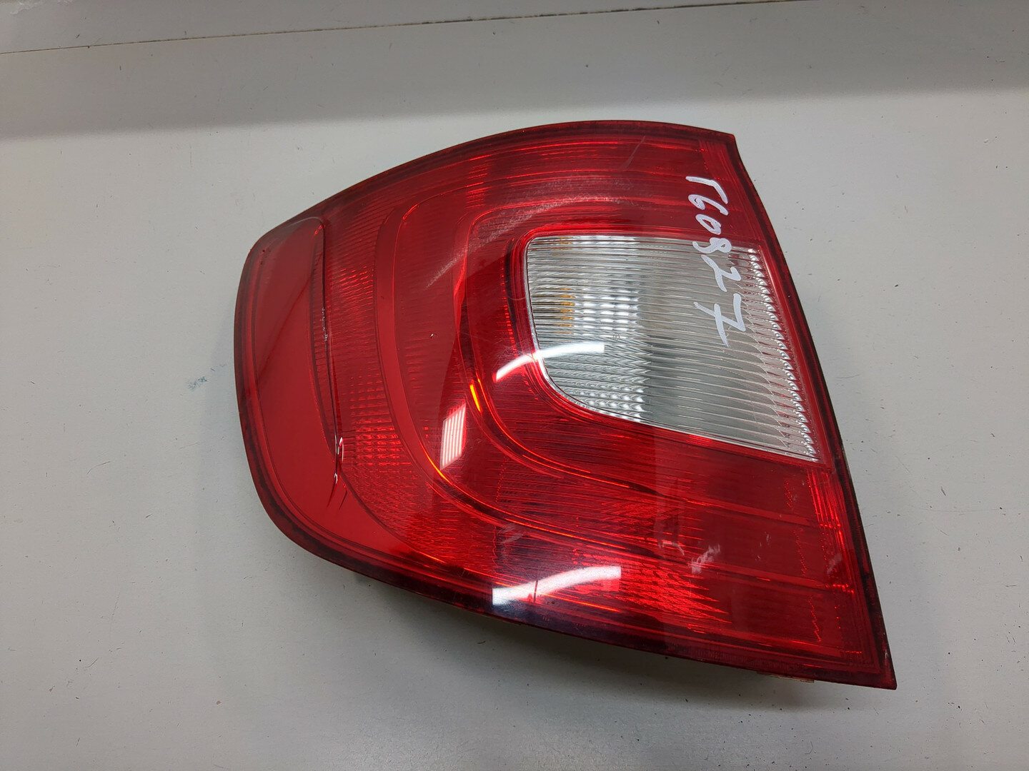 Фонарь (задний) левый Skoda SuperB Б/У