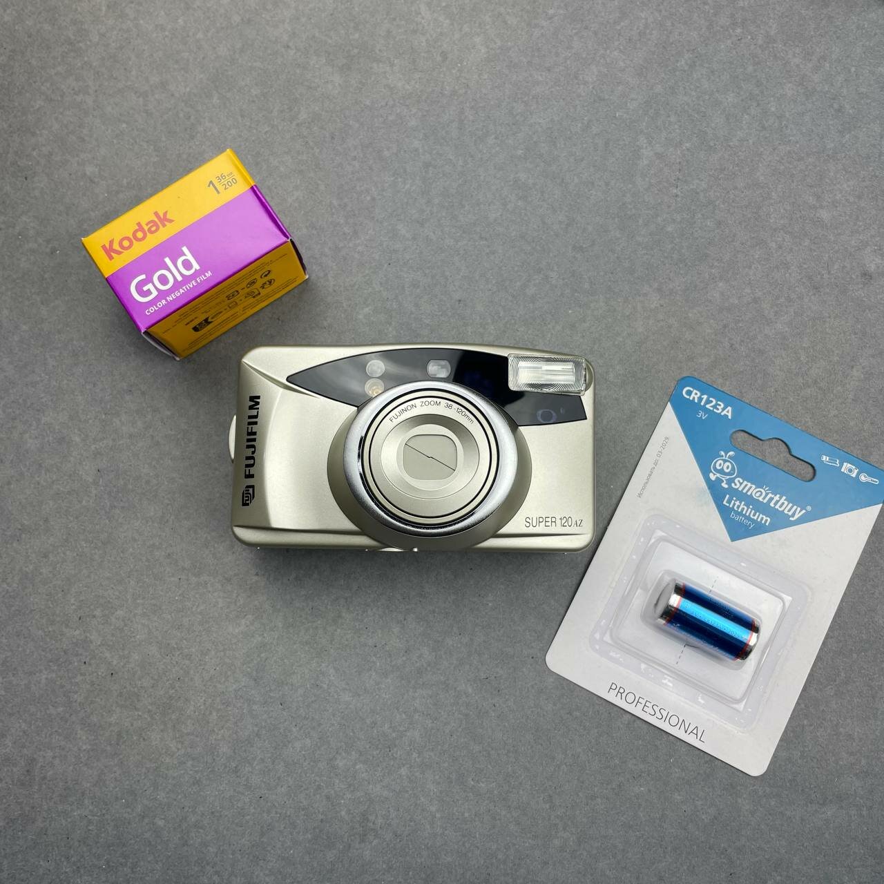 Винтажный пленочный фотоаппарат Fujifilm Super 120AZ, с фотопленкой
