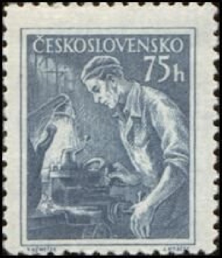 (1954-032) Марка Чехословакия "Токарь" , (гашеная)