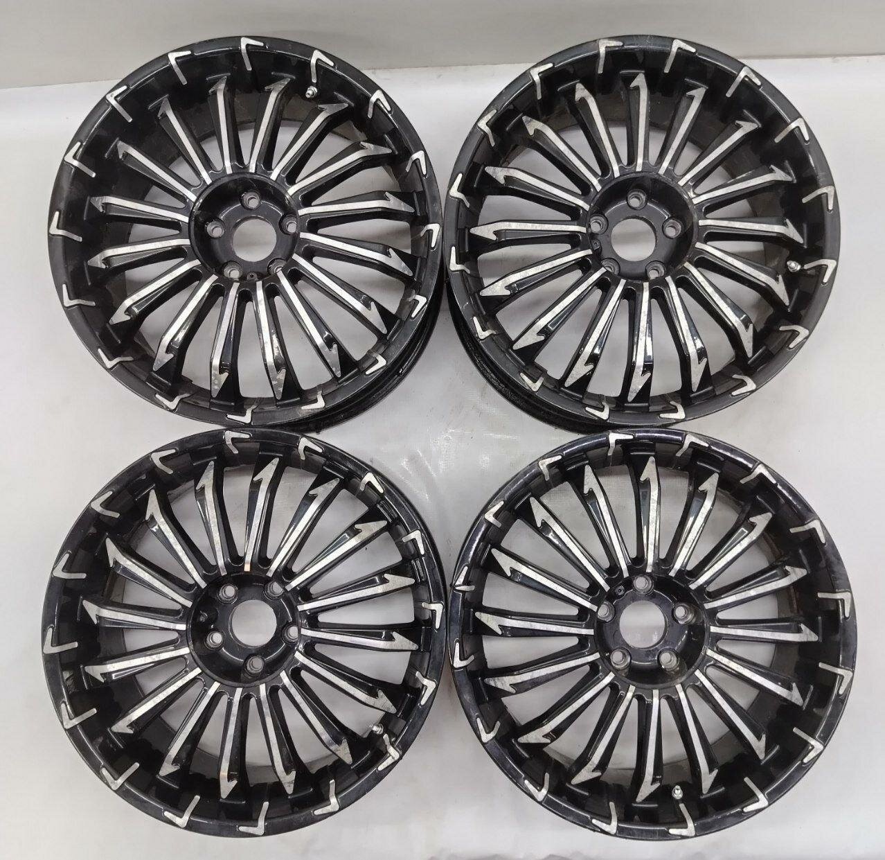 Комплект (4 шт) колесных дисков Legeartis 20x8 PCD 5x114.3 D66.6 ET50 (Реплика)