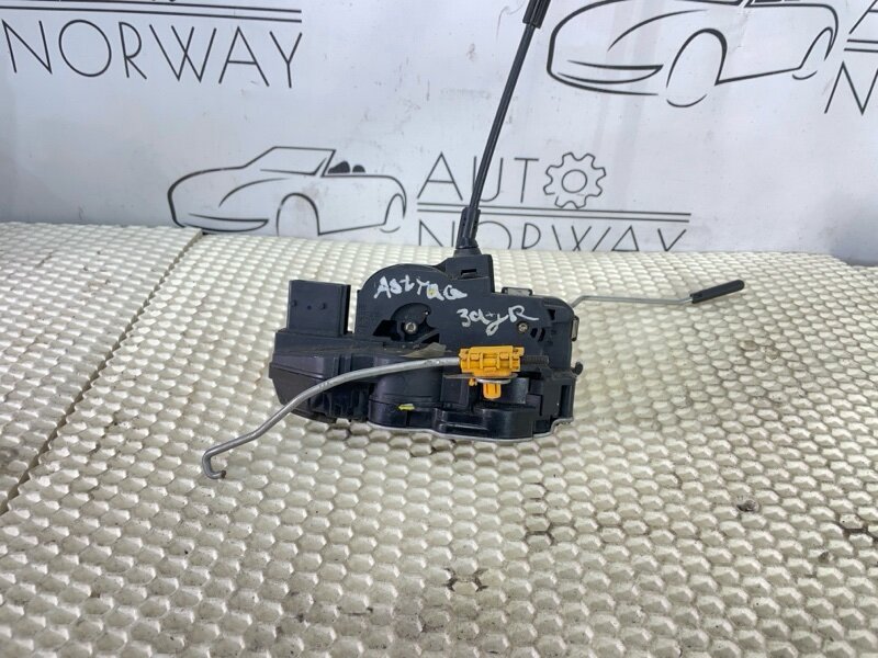Замок двери задней правой Opel Astra J 2009