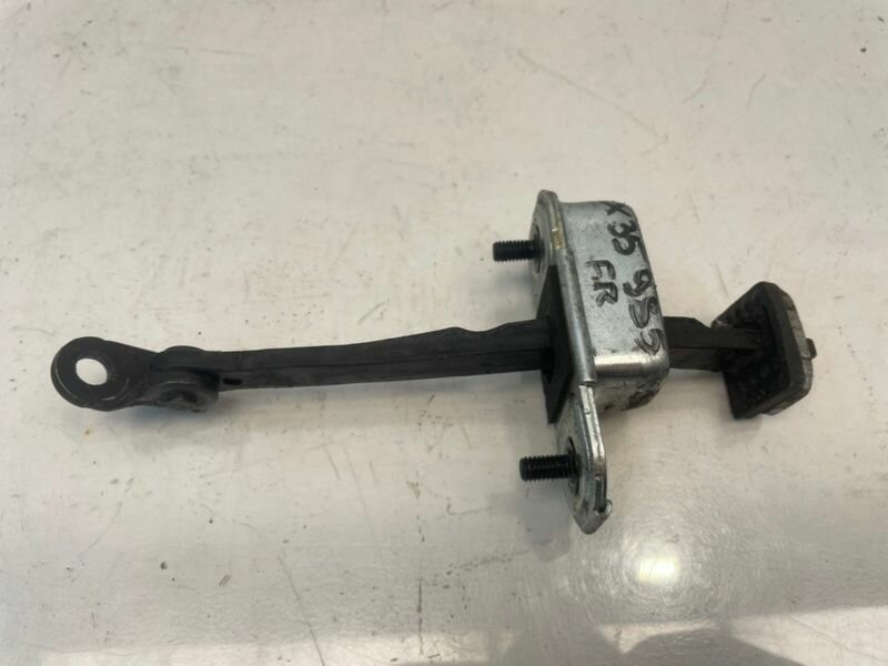 Ограничитель двери Hyundai IX35 2011 793902Y000 LM G4KD, передний правый (с пробегом)