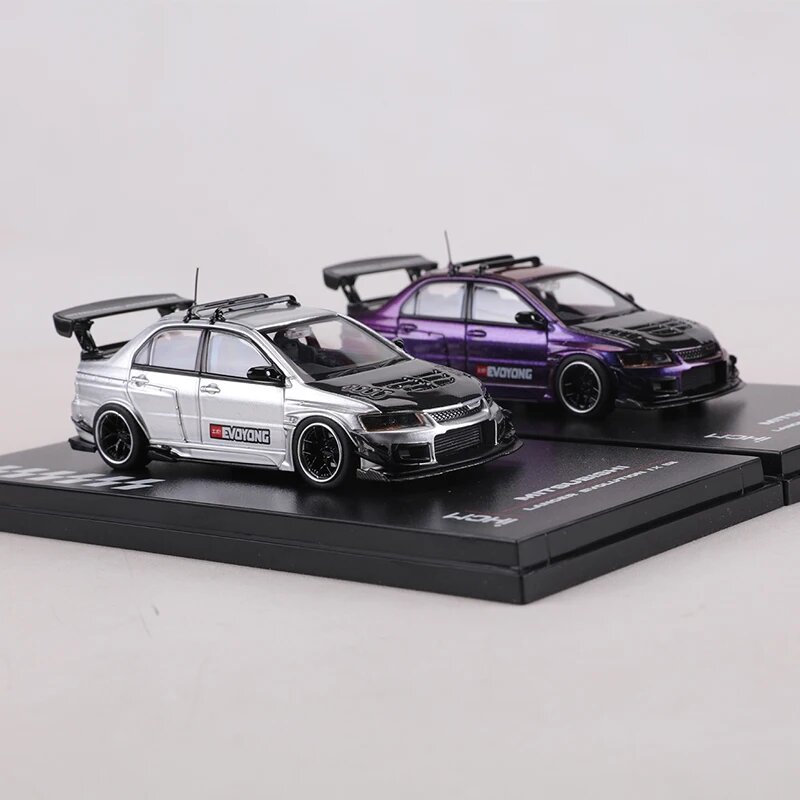 Модель автомобиля LANCER EVOLUTION GCD 1:64 Черный, серебристый — фото 1