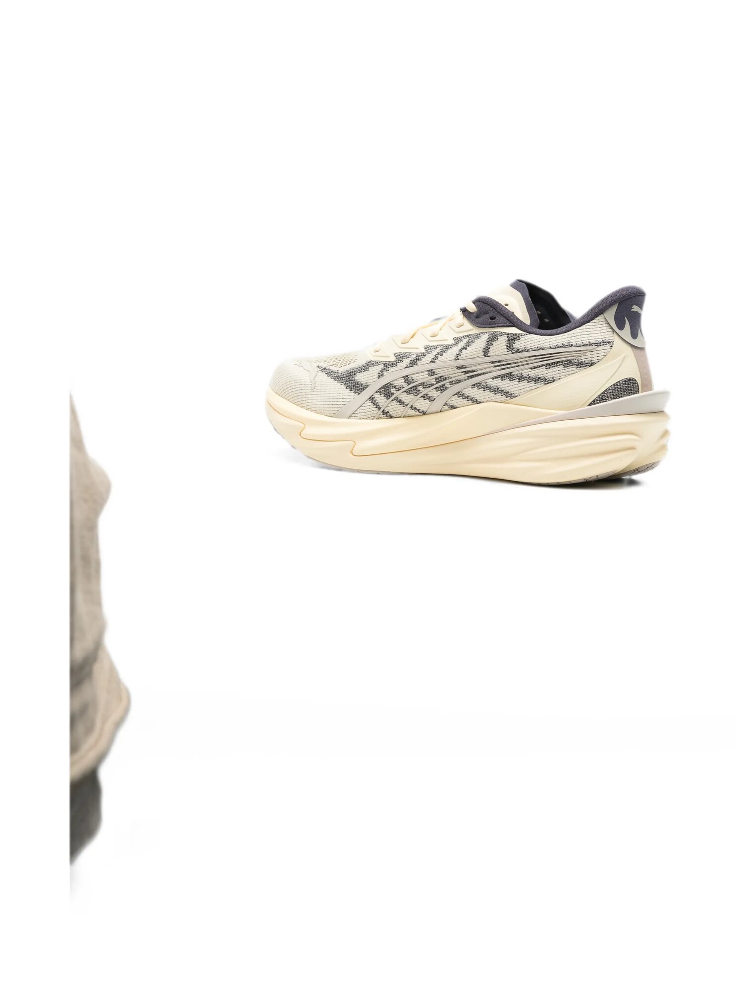Кроссовки PUMA Deviate Nitro 4 sneakers, размер 10 US — фото 1