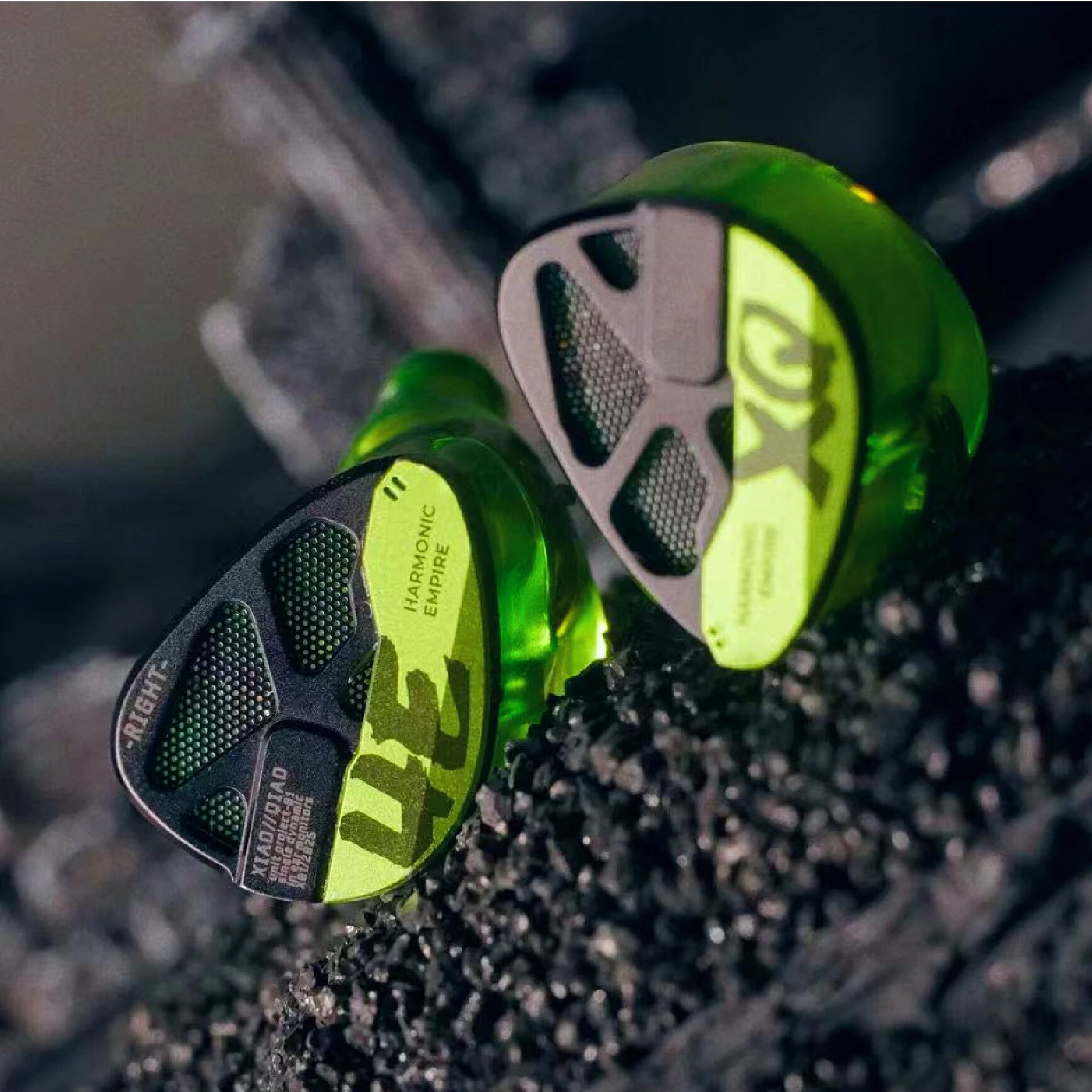 Наушники HE XiaoQiao Rock Edition HiFi с проводным подключением, 1 динамическим излучателем для улучшенного воспроизведения низких частот и сменным кабелем 0.78pin