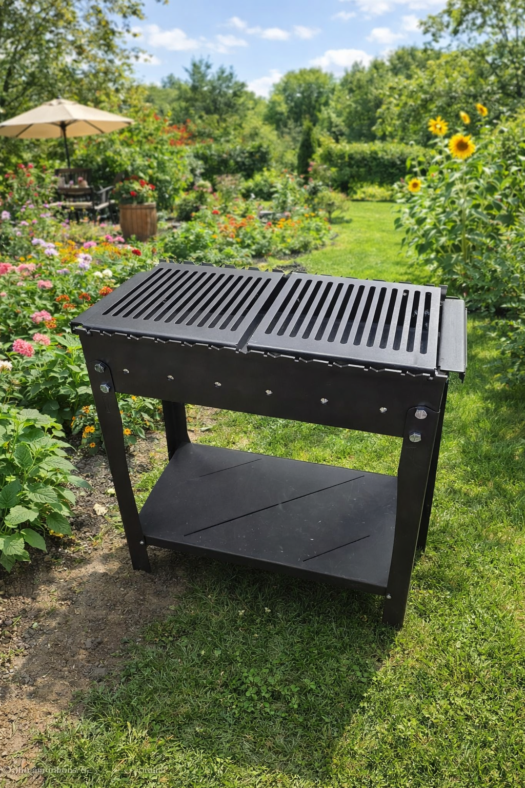 Мангал разборный гладкий 600 мм. на 11 шампуров, сталь 3 мм, с полками решётками BBQ и с полкой под дрова