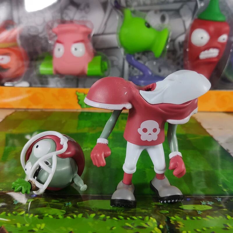 Новая игрушка Plants vs. Zombies: механический зомби-регбист с выдвижной головой для битвы, детский набор с функцией