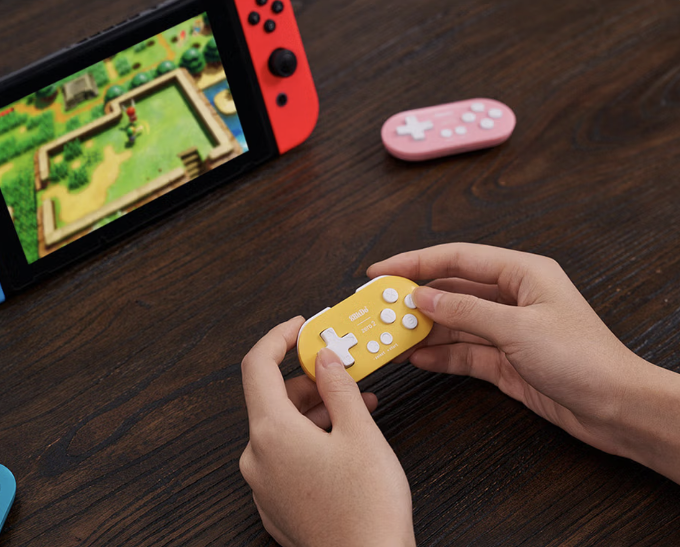 Геймпад 8BitDo Zero 2, беспроводной контроллер размером с брелок для Nintendo Switch, Android и iOS — фото 1