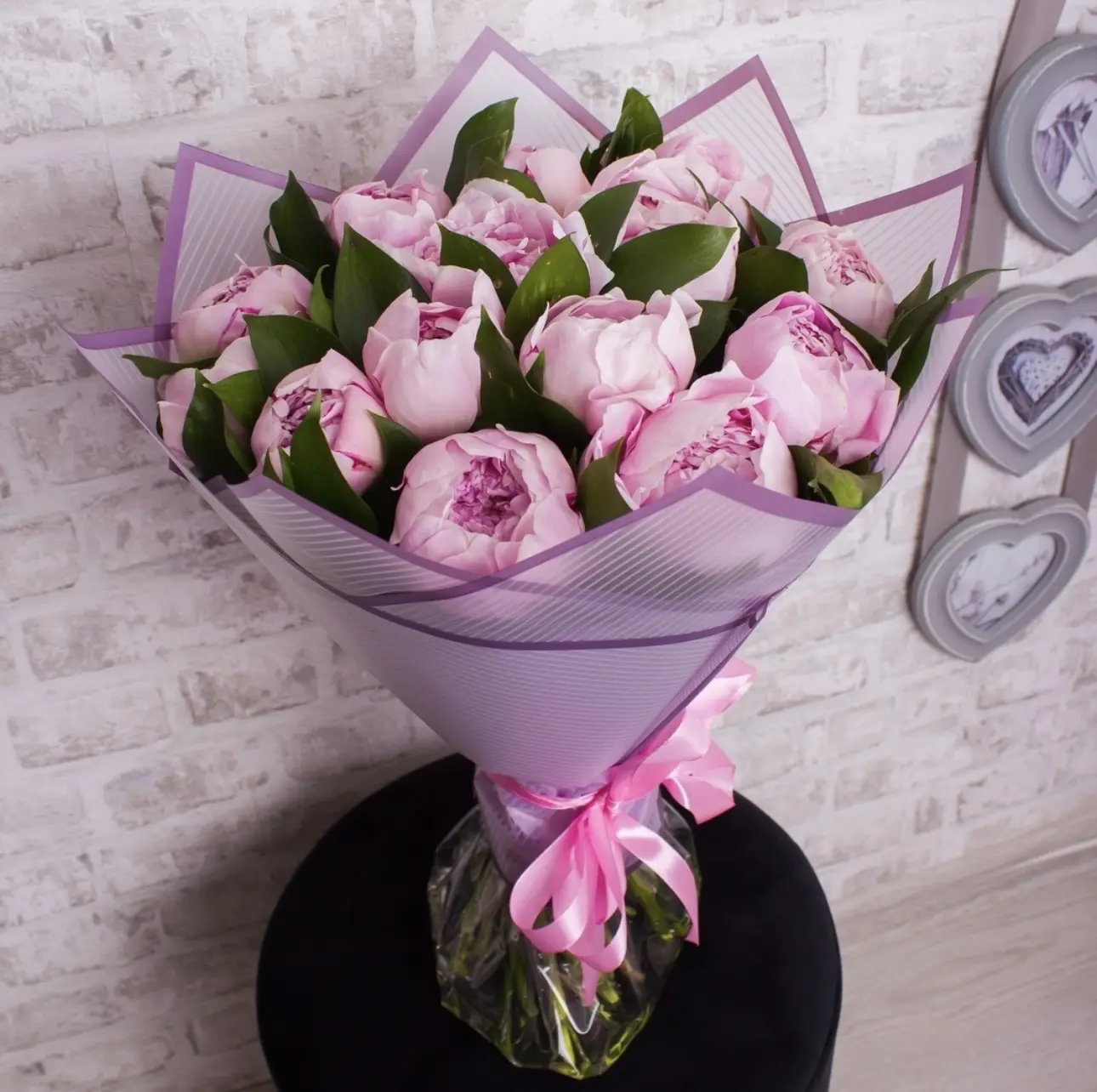 Монобукет THE FLOREAL розовые пионы 15 штук, высота 50 см, с зеленью