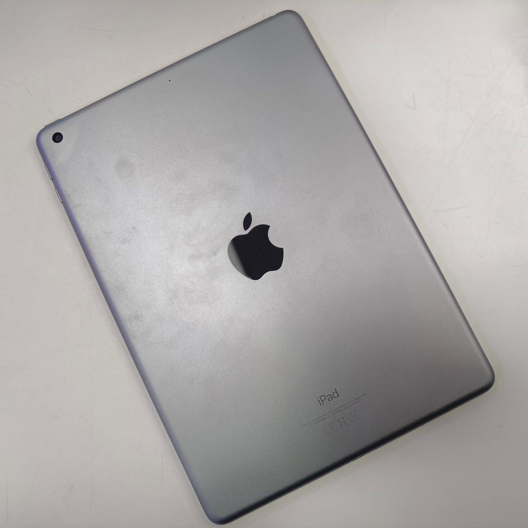 9.7" Планшет Apple iPad 6-го поколения , Wi-Fi, RU, 32 Gb, IOS, коробка зарядка Space Gray, без RuStore