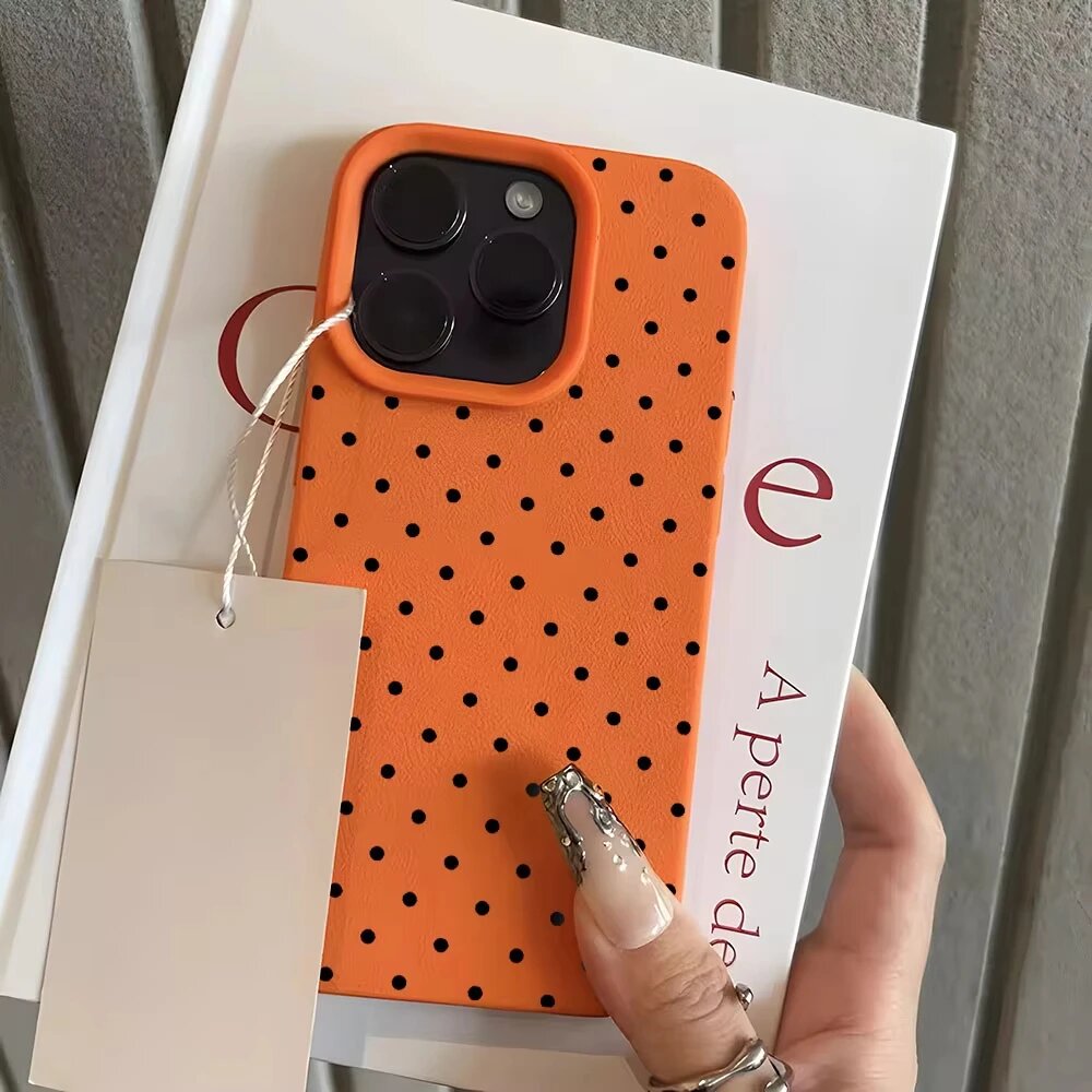 Оранжевый чехол для iPhone 11 в горошек