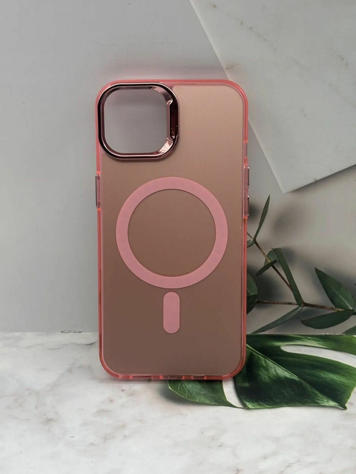Пластиковый чехол на iPhone 13/14 защитный