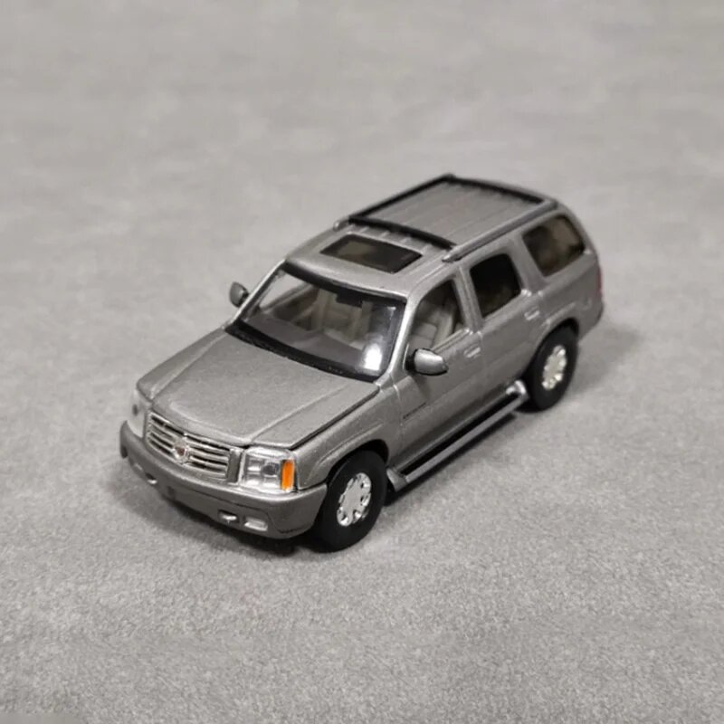 Статичная модель автомобиля Maisto Escalade 1:43 сплав