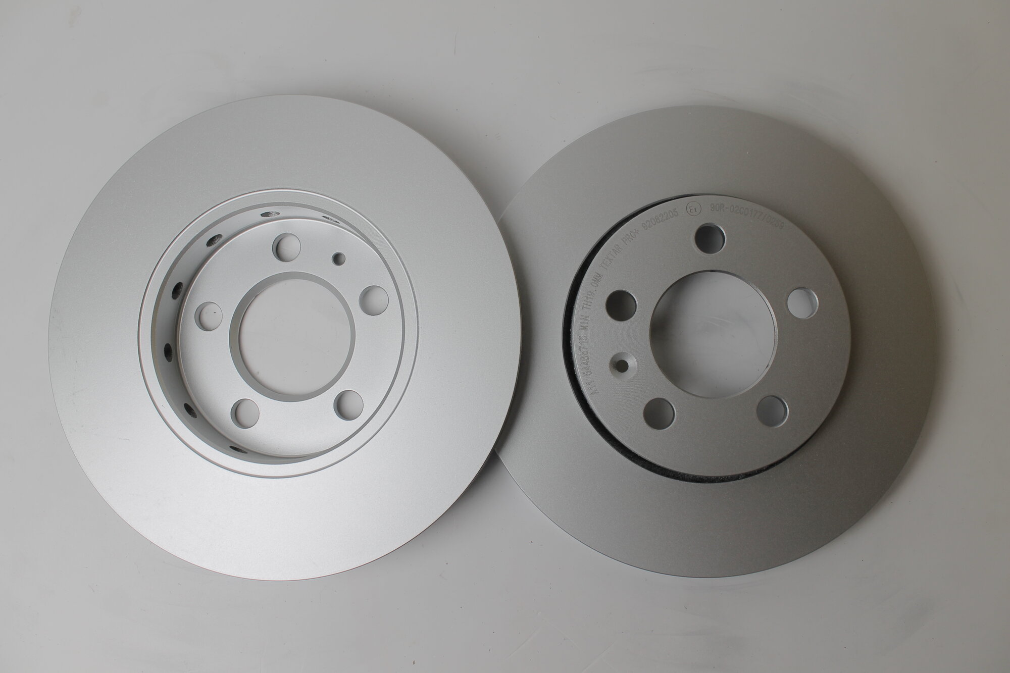 Комплект передних тормозных дисков VOLKSWAGEN Golf 4/5 SKODA Octavia A4, Fabia AUDI A3 8L