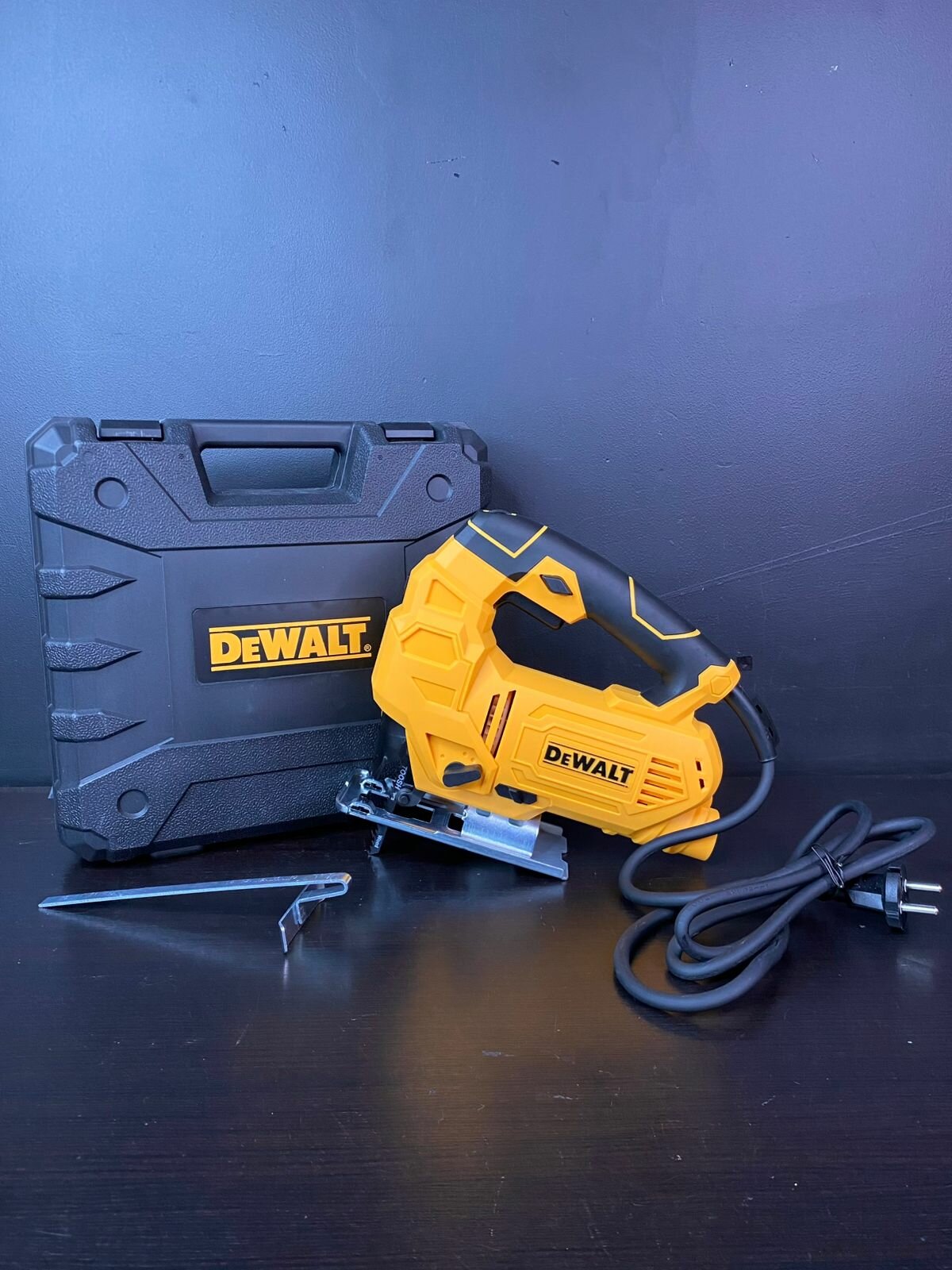 Лобзик электрический DeWalt DW7002 1300w