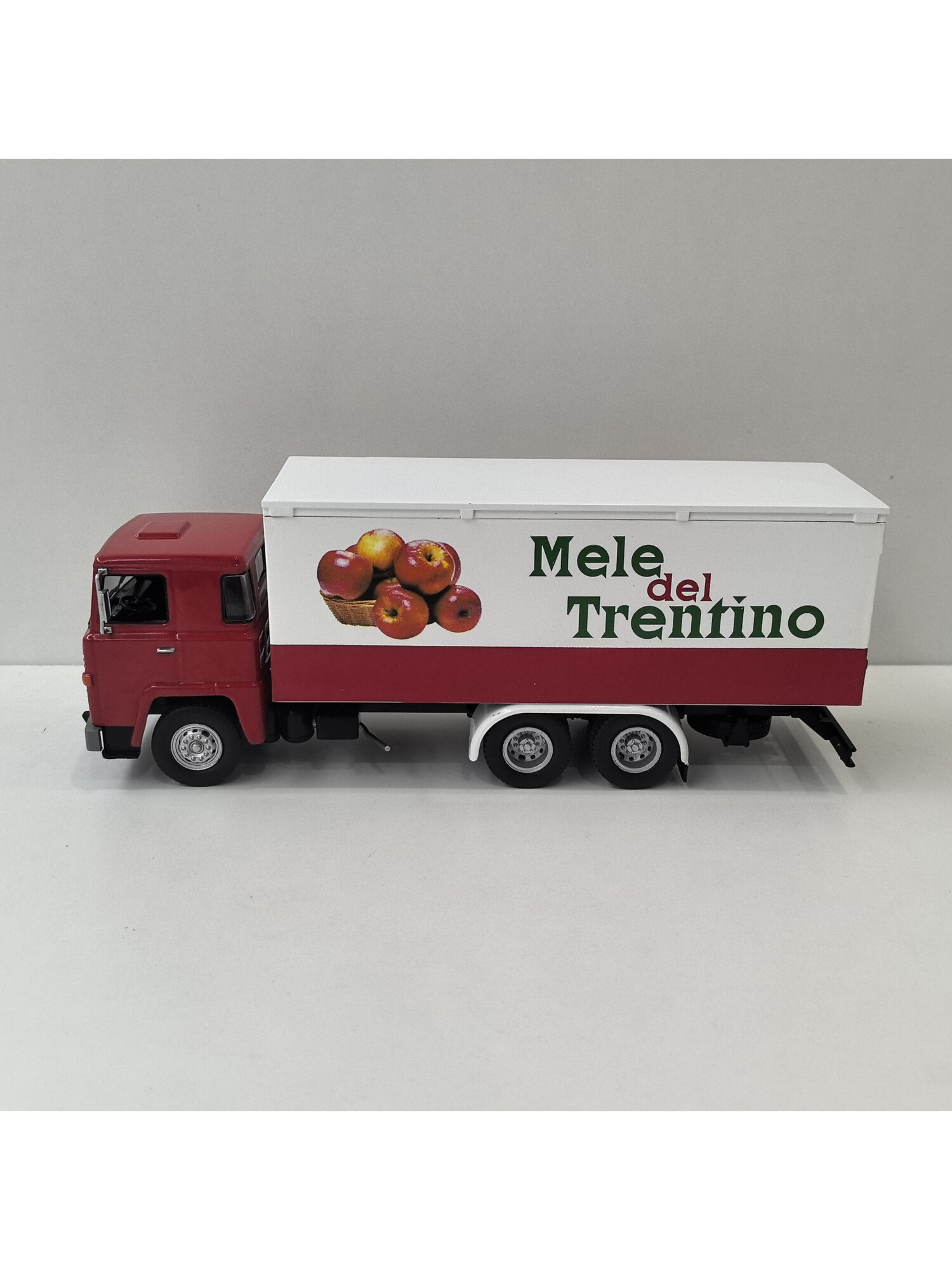 1/43 Scania Грузовик для перевозки фруктов модель