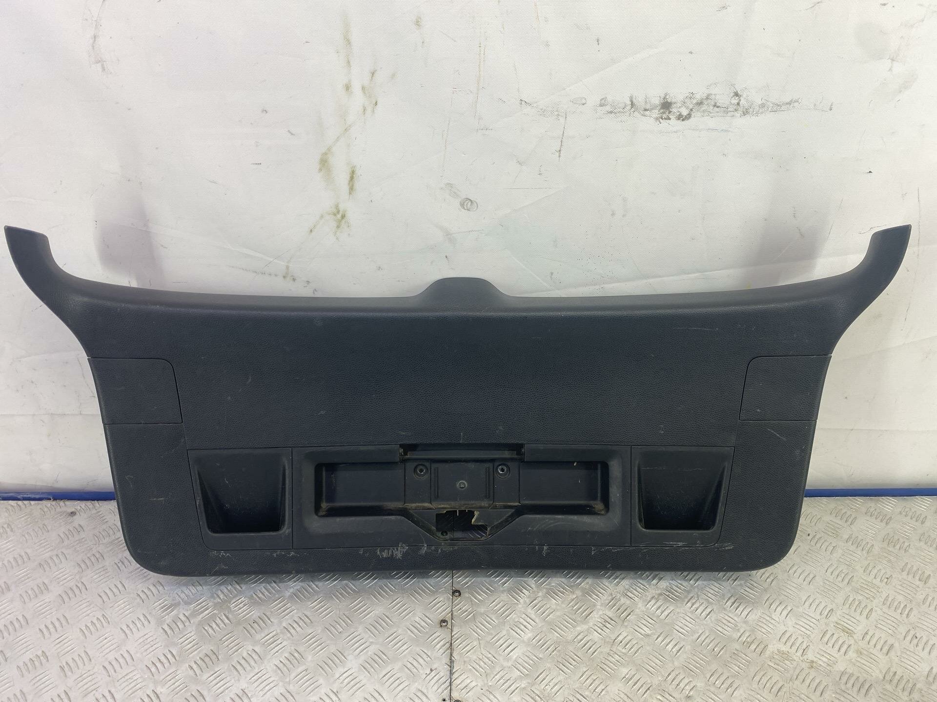 Обшивка крышки багажника Volkswagen Passat B6 2008 3C9867605F