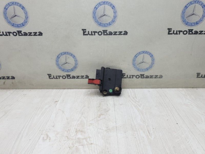 Блок предохранителей Mercedes W220 A0005401950