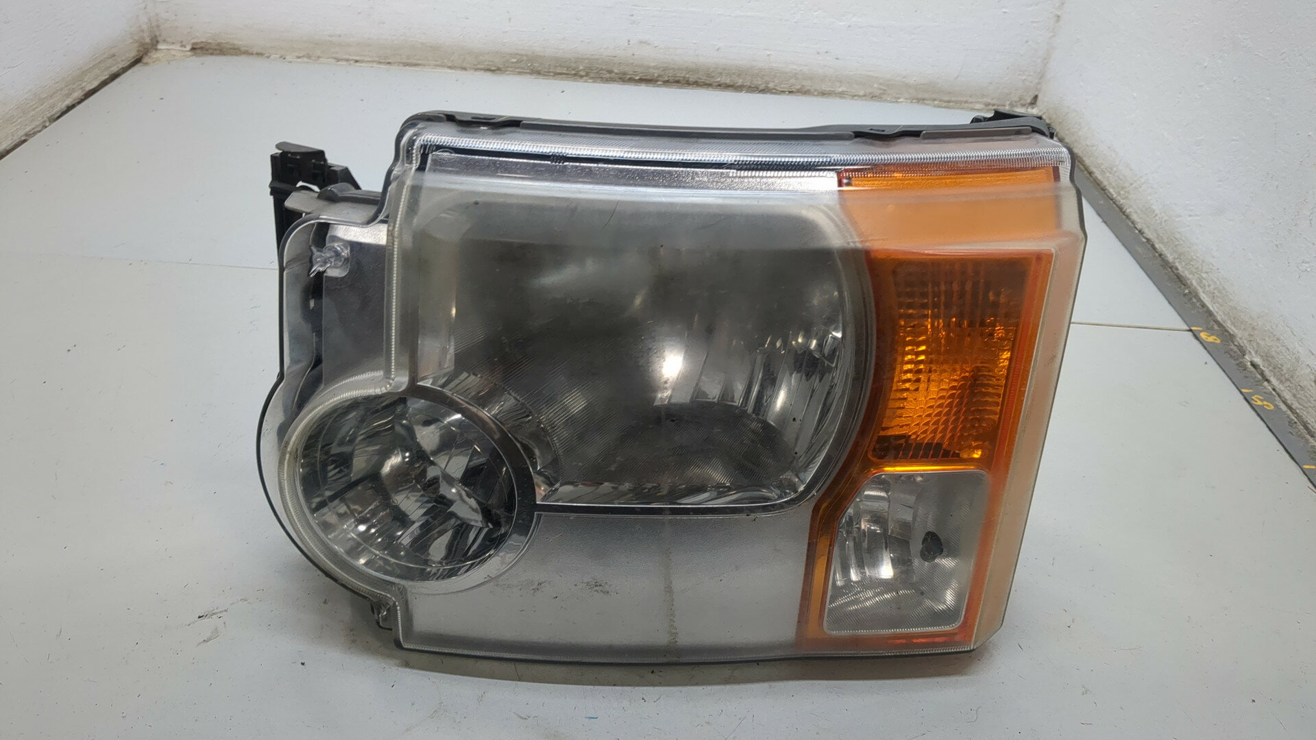 Фара (передняя) левая Land Rover Discovery 3 Б/У