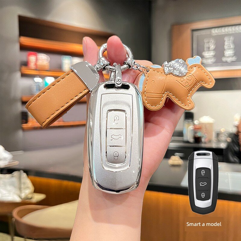 Ключевой чехол Smart A Style в песочно-серебряном цвете с бежевым шнуром и серебряным коньком-украшением