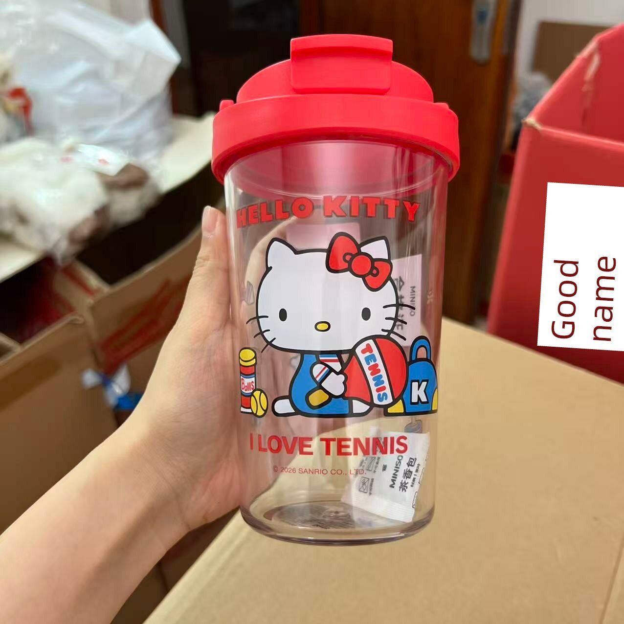 Пластиковый стакан с ручкой Miniso Sanrio из классической серии, Hello Kitty Sanrio, без герметичной крышкой, Miniso.