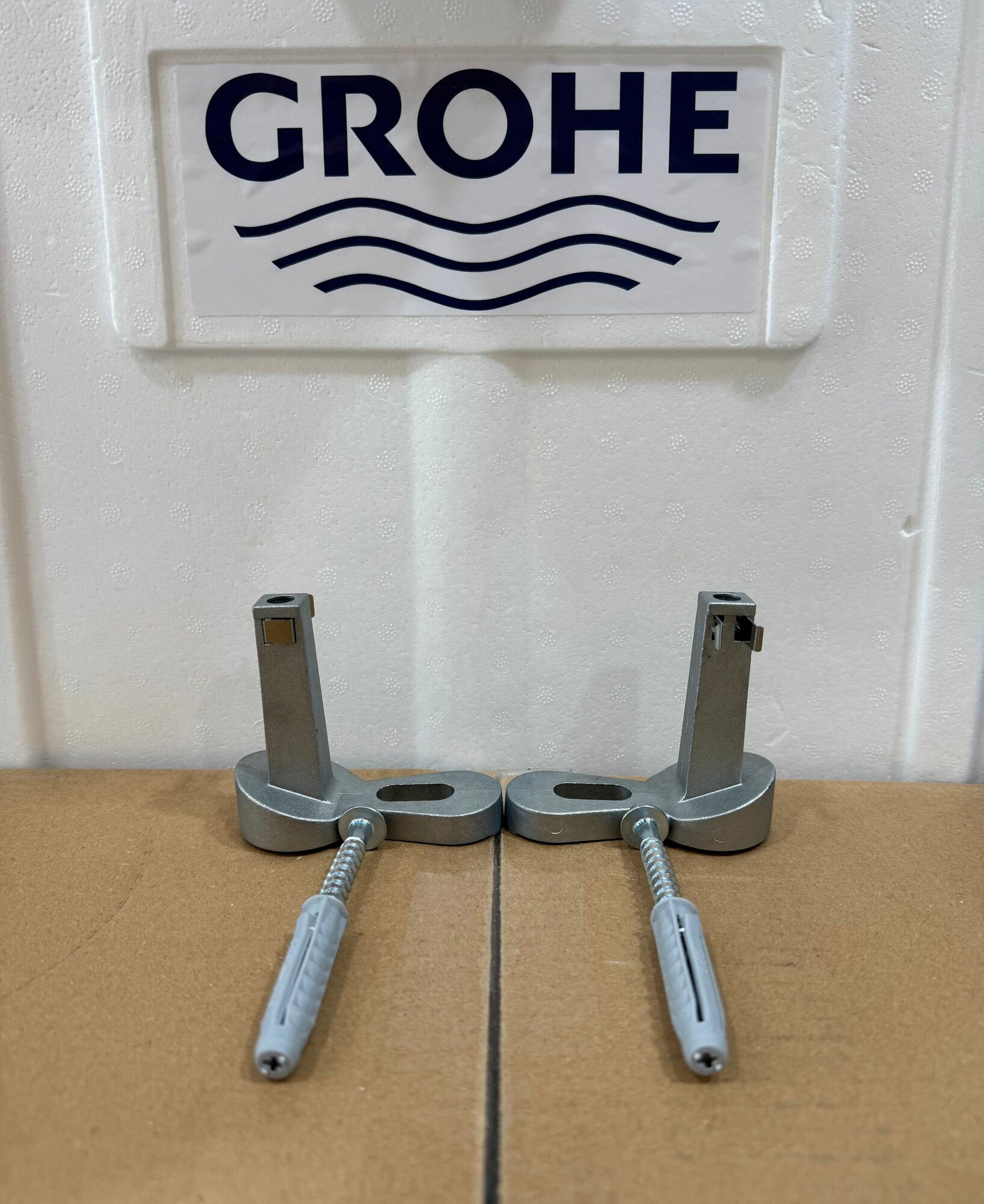 Универсальный крепеж для креплении инсталляции GROHE к стене