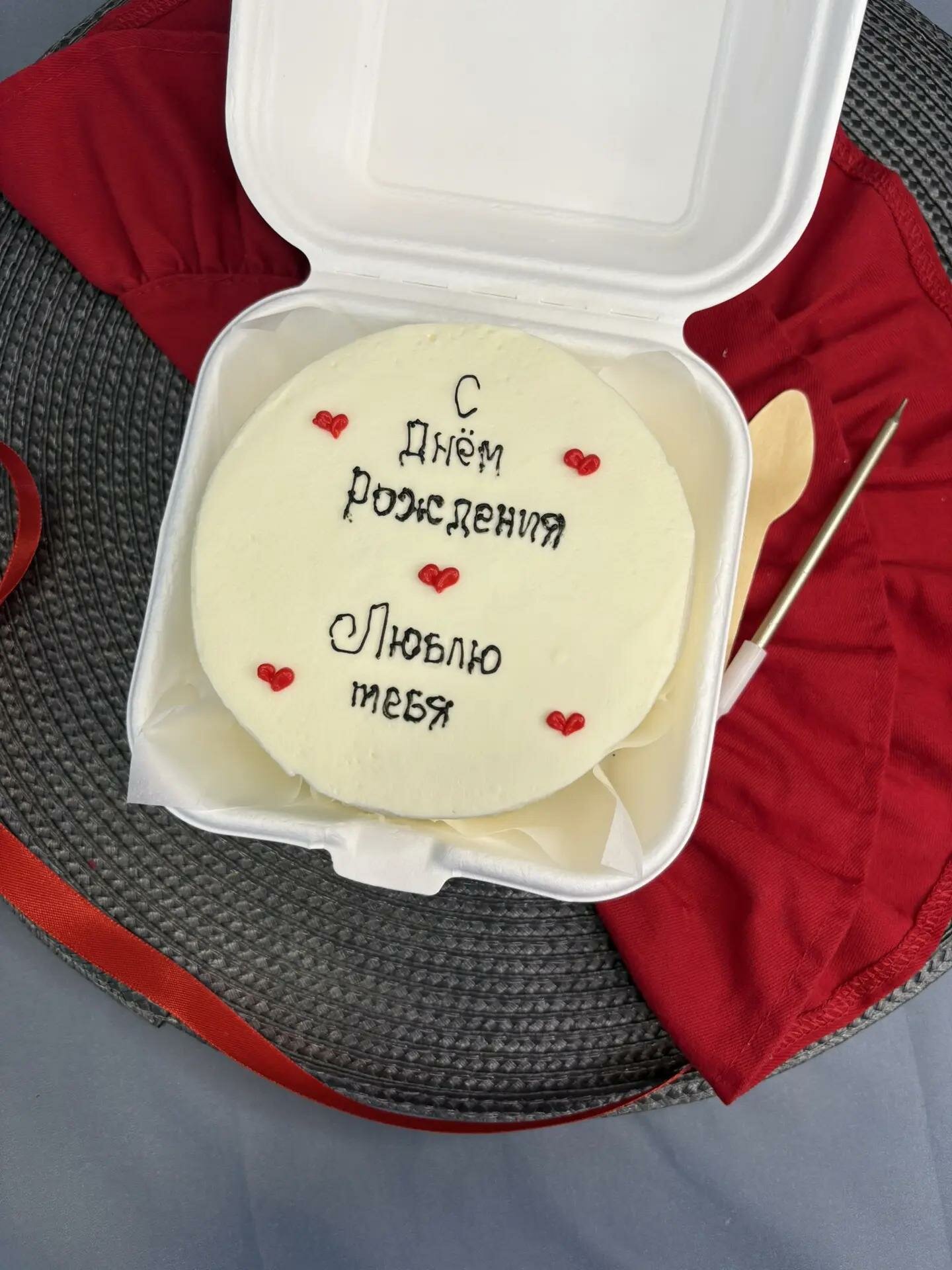 Бенто торт клубничный для любимого человека . открытка в подарок, свеча, ложка