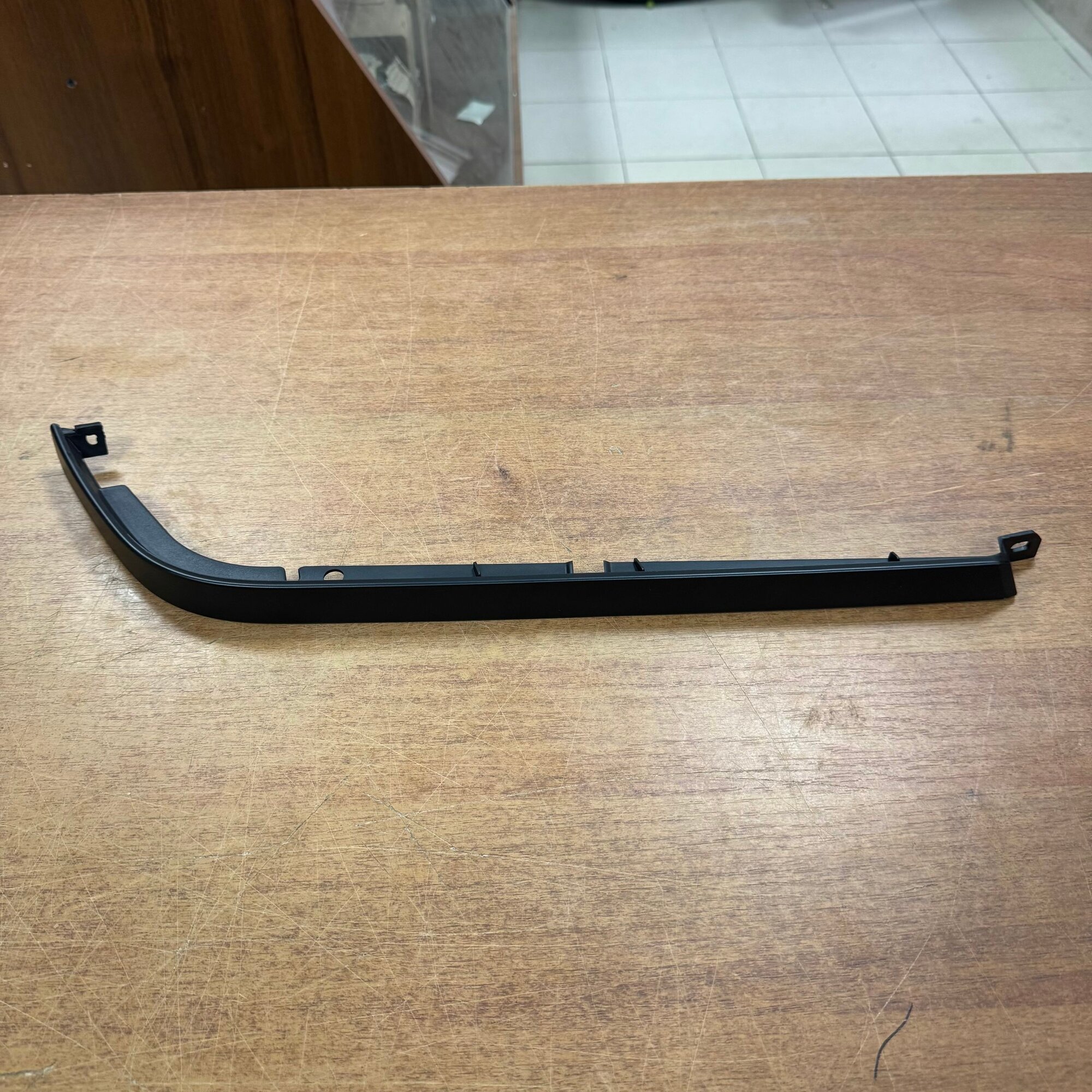 Накладка под фару Mercedes w202 рест , правая , ресничка фары Mercedes w202 дорест
