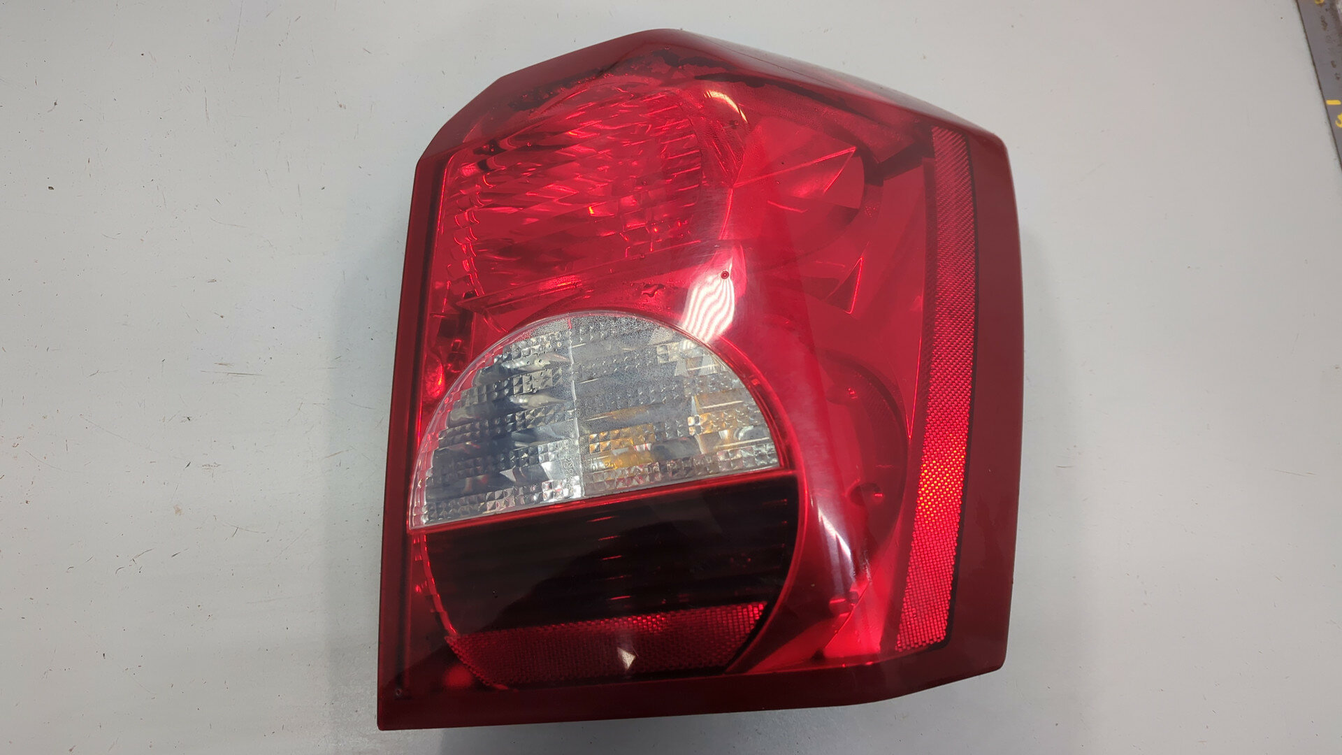 Фонарь (задний) правый Dodge Caliber Б/У