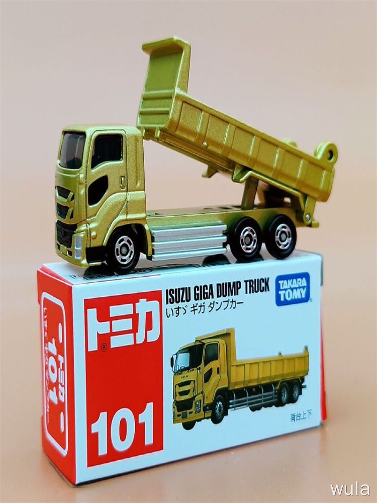 Игрушечный самосвал Tomica 101 Isuzu Giga Dump Truck золотой цвет с подвижным кузовом для мальчиков и коллекционеров