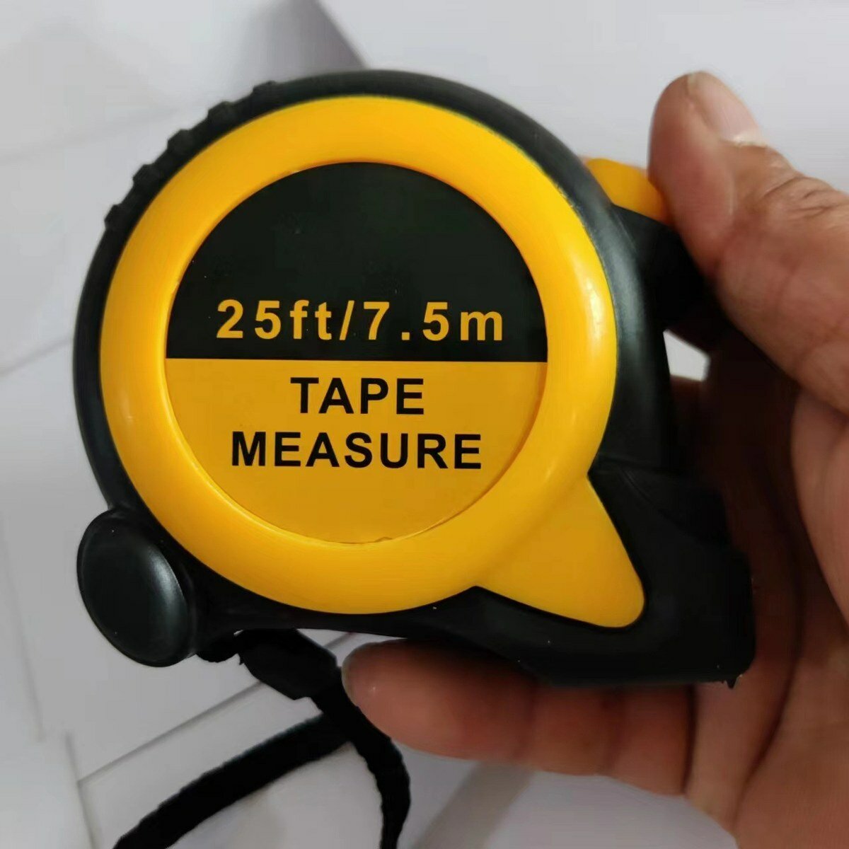 Рулетка измерительная 7.5 метра с фиксацией ленты двухсторонняя шкала в дюймах и метрах для строительных и бытовых работ, 5 м 19MM
