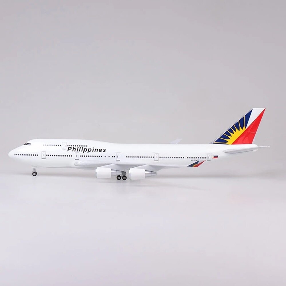 Модель пассажирского самолета Boeing 747 Philippine Airlines с шасси и подсветкой — игрушечная модель самолета, украшение