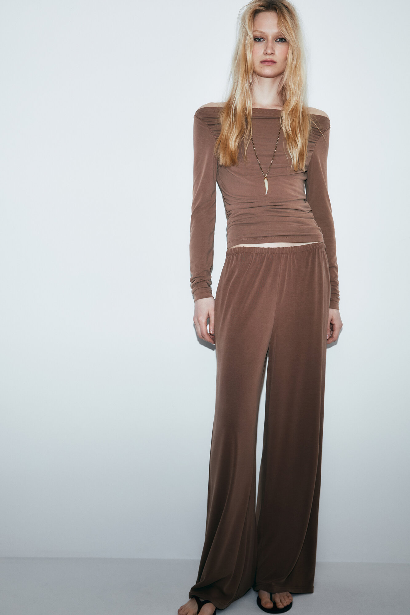 Брюки прямые со средней посадкой из модала