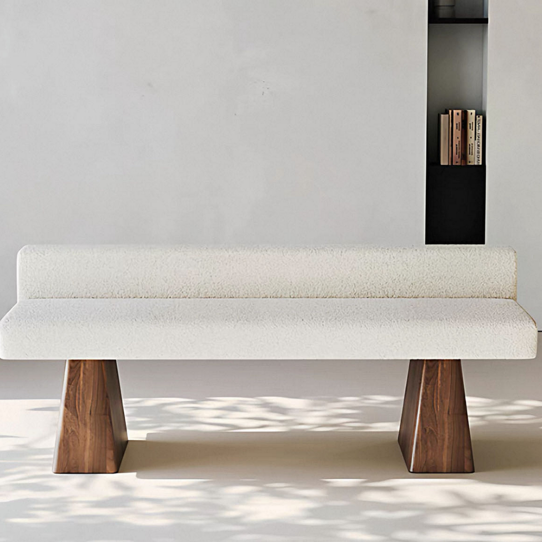 Интерьерная банкетка со спинкой и деревянным основанием Guadaira (160*60*65см / белый)