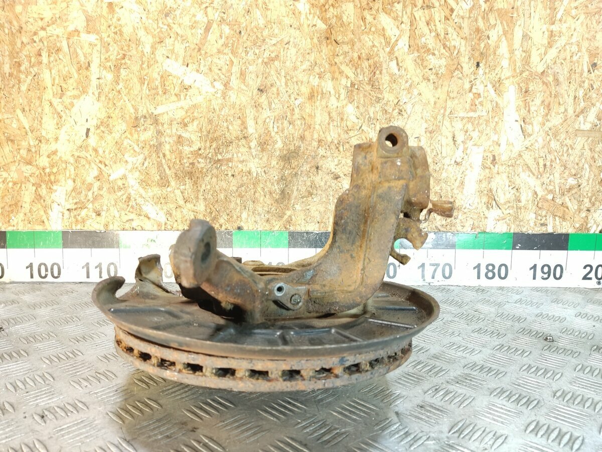 Кулак поворотный передний правый SKODA Octavia 2004 2013 1K0407256T