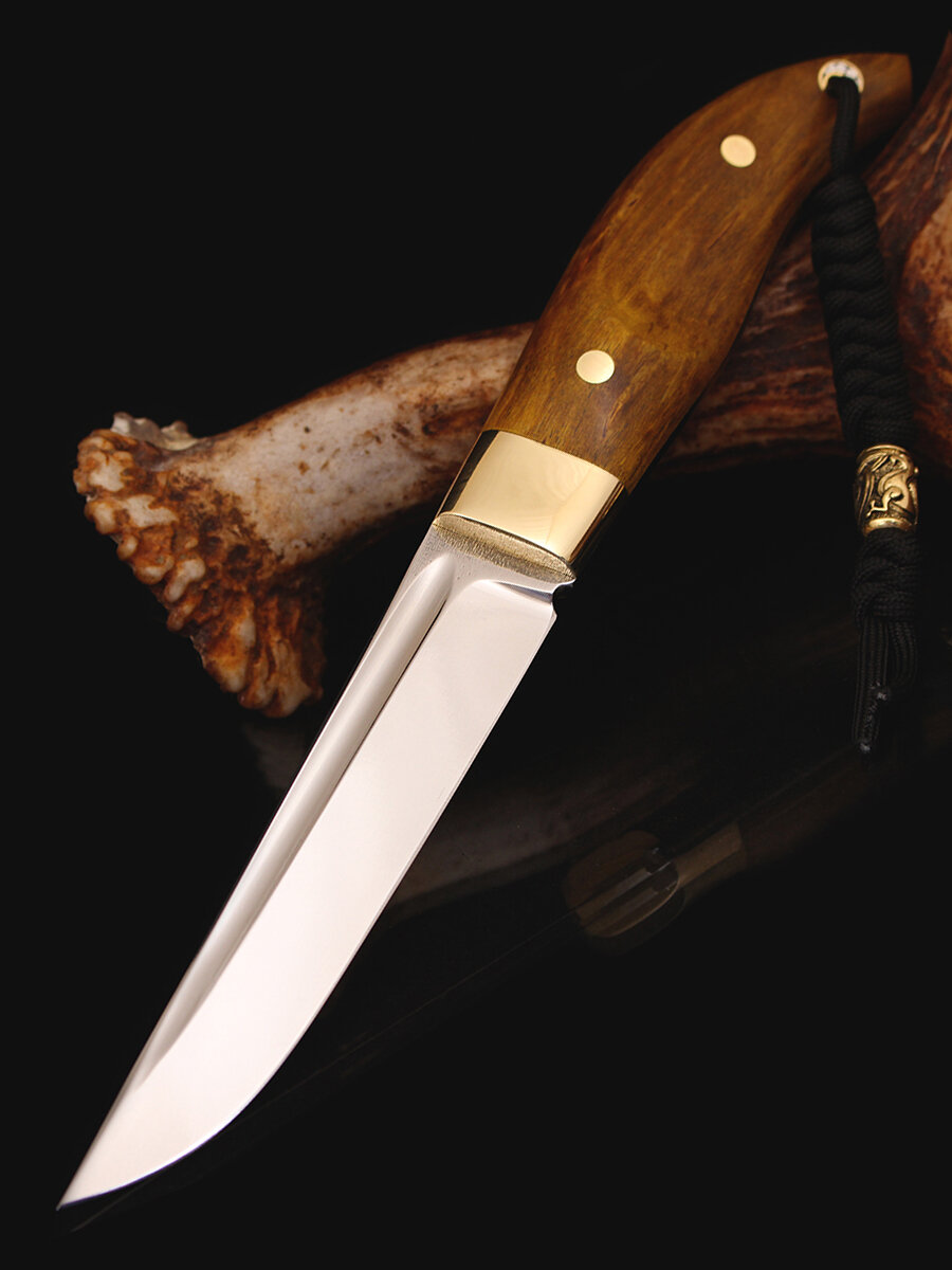 Нож "Сканди" Bohler N690, рукоять янтарная карельская береза.