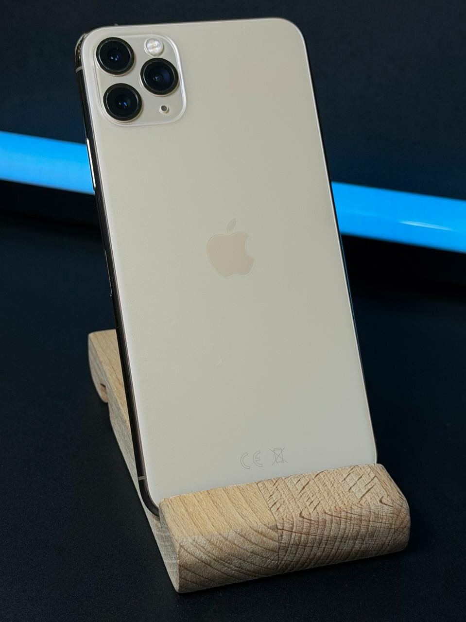 Смартфон Apple iPhone 11 Pro Max 512 ГБ, nano-SIM + eSIM, золотой