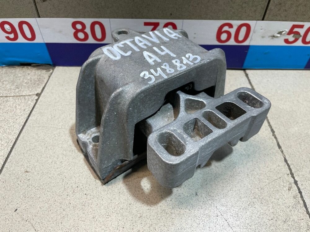 Подушка двигателя левая VW Bora/Golf/Octavia