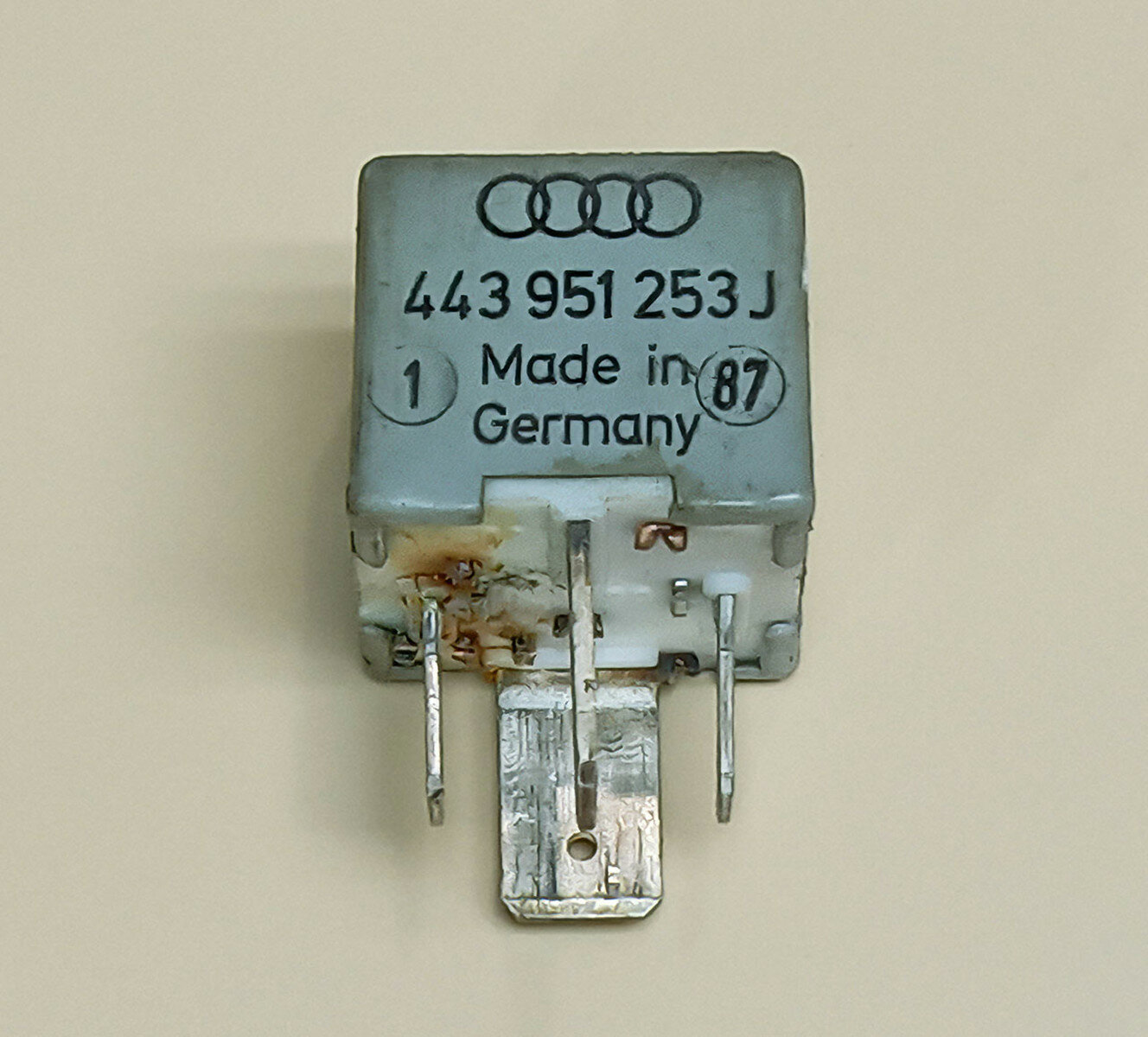 Реле 213 Audi 100 C3