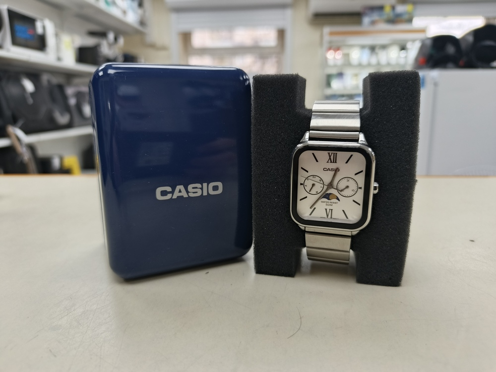 Наручные часы CASIO Collection, белые, б/у, уценка