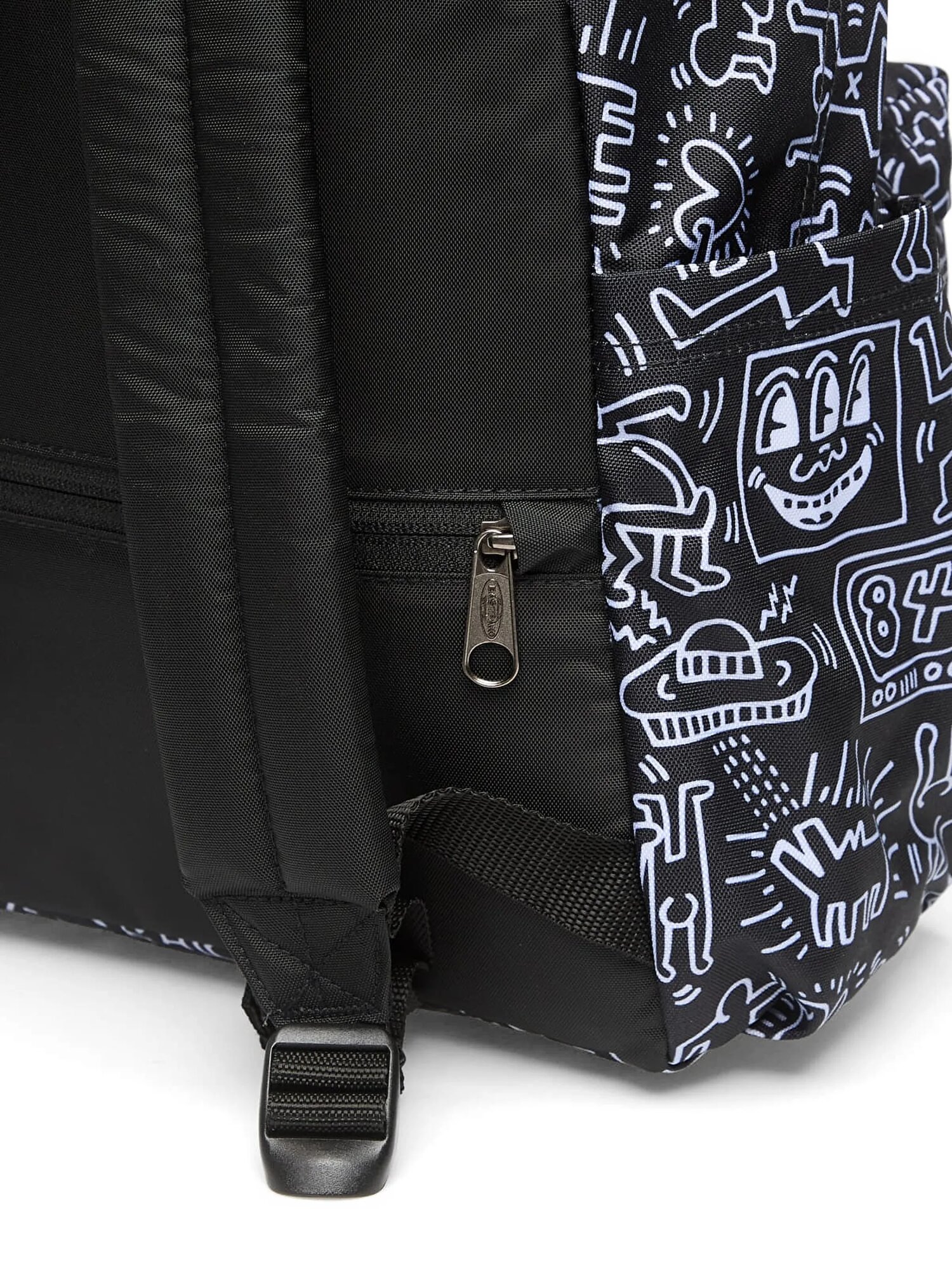 Сумка EASTPAK Day Pak'r Keith Haring-print backpack, черный/черный — фото 1