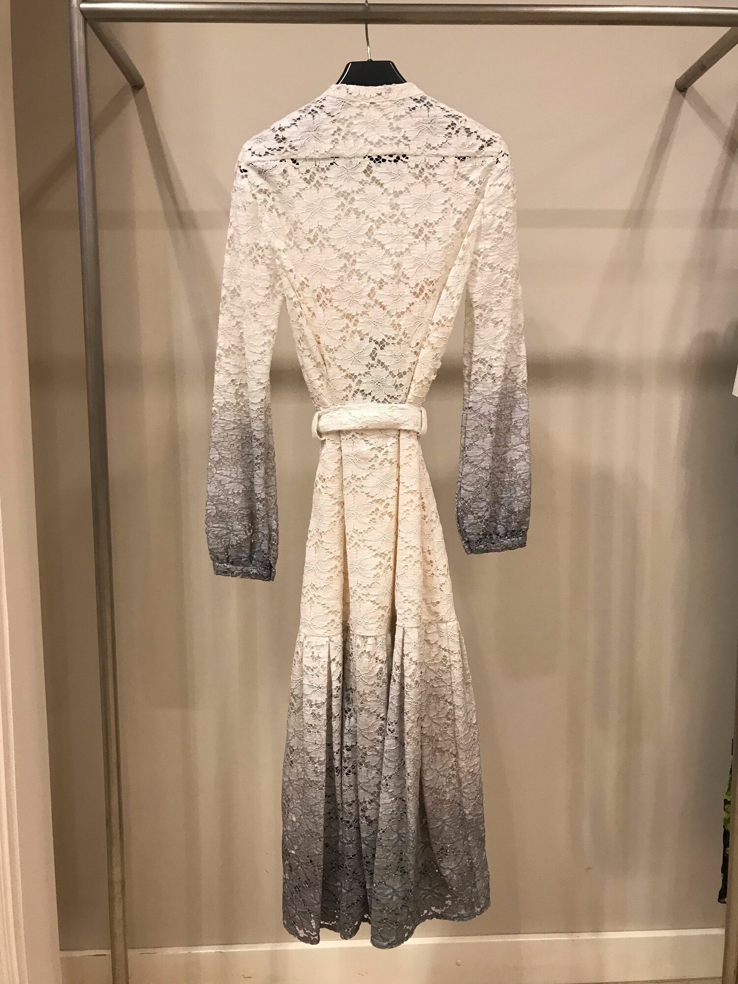 Платье BURBERRY Весна-лето 2018, размер 38, бело-серый — фото 1
