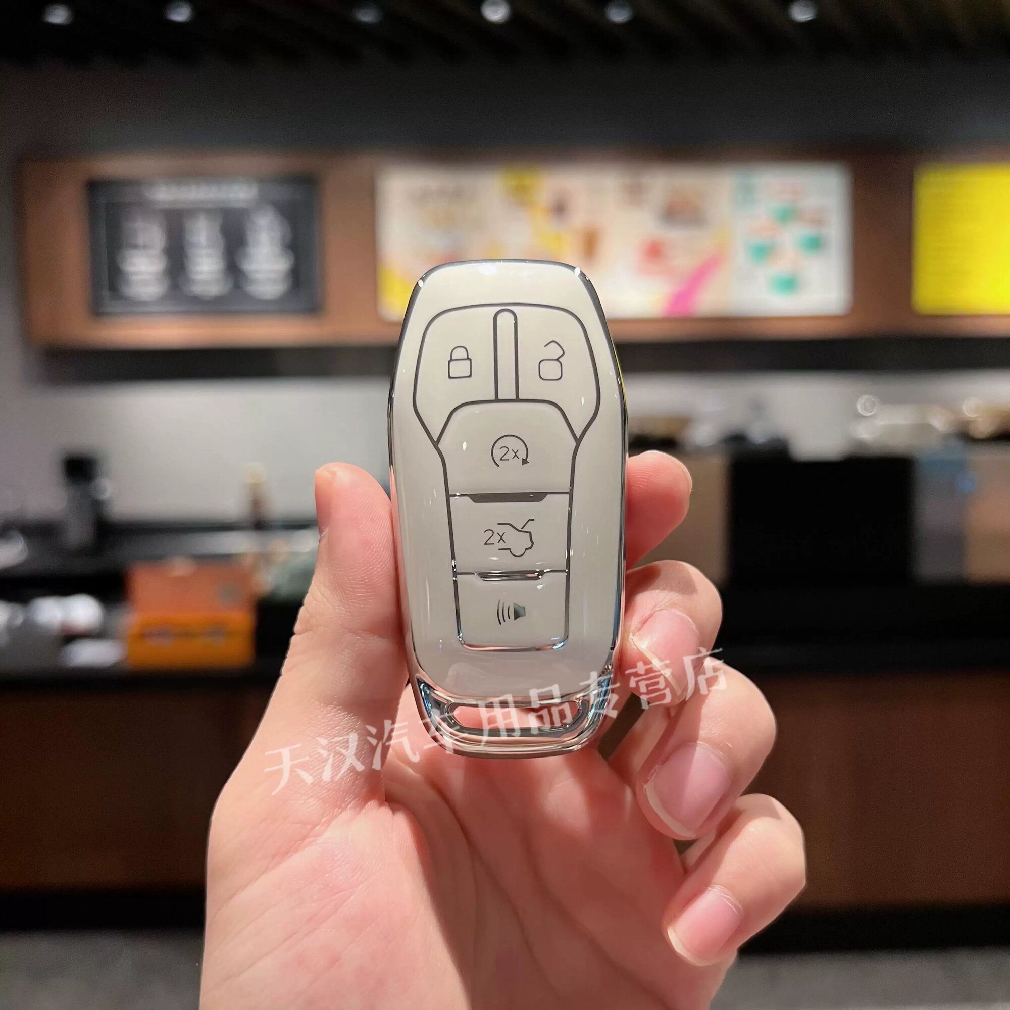 Чехол для ключей Lincoln MKC (старая модель) цвет слоновая кость однокомпонентный, дизайн на 5 ключей