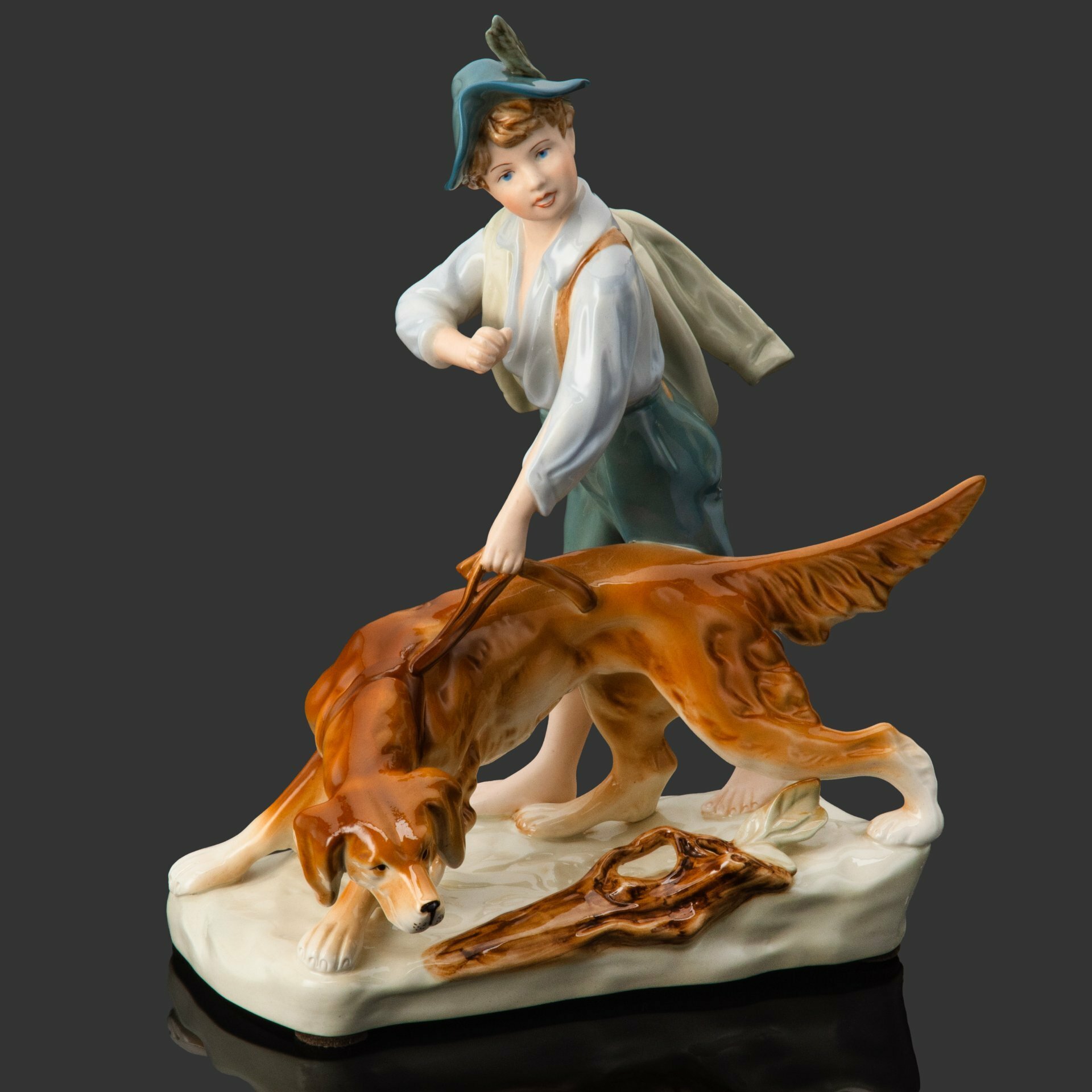 Статуэтка "Охотник с собакой", Royal Dux, фарфор, аэрография, Чехия, 1993-2010 гг.
