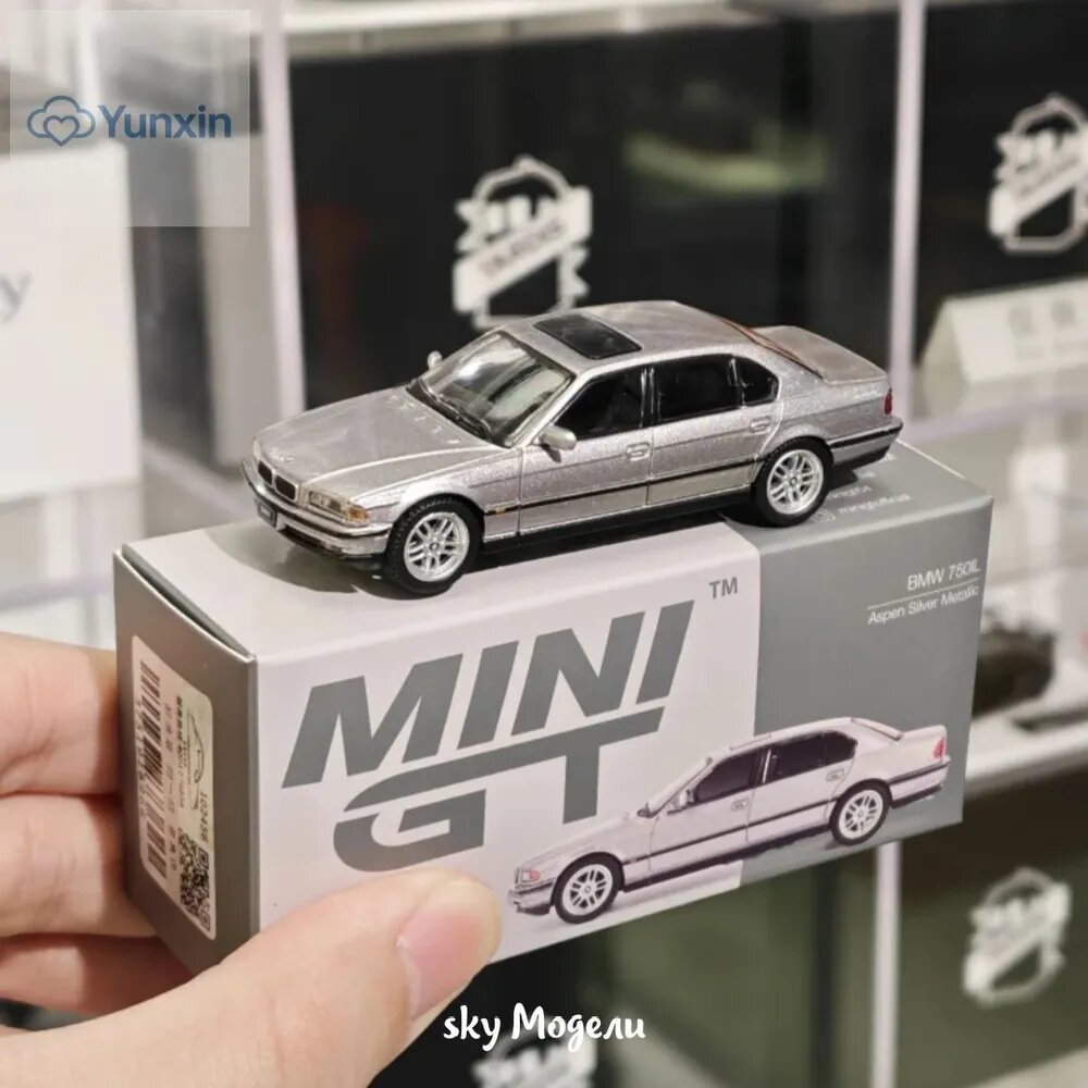 Машинка MINI GT 1:64 #792 BMW 750IL Aspen Silver Metallic