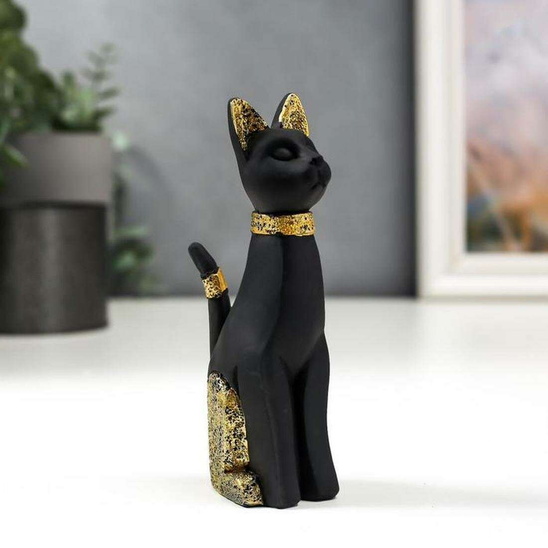 Фигурка полистоун «Чёрная кошка с золотыми ушками и лапками», 12.5×5.5×3.7 см