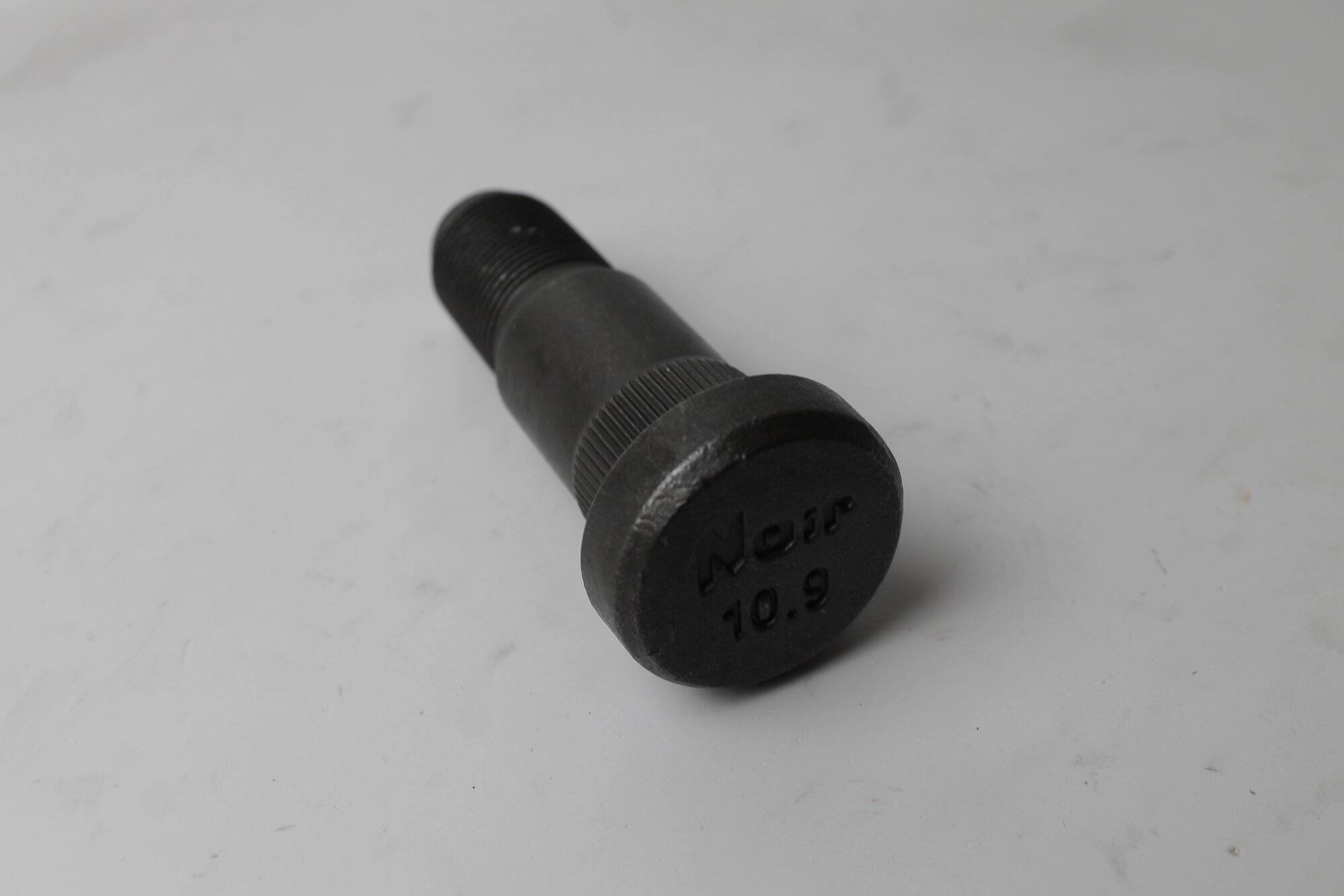 Болт колесный (шпилька) M22x1.5x98 Fruehauf, OEM AJA0491002