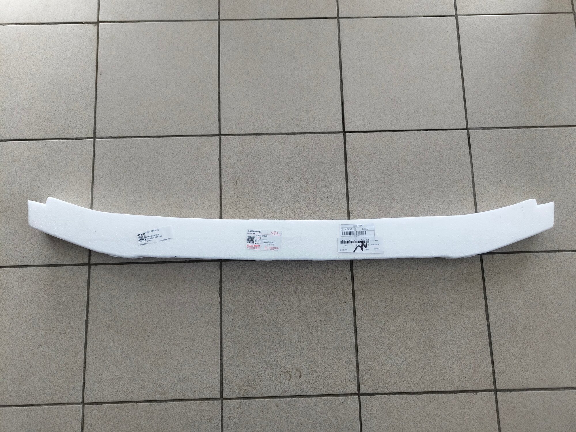 Абсорбер переднего бампера Toyota Verso 526110F010