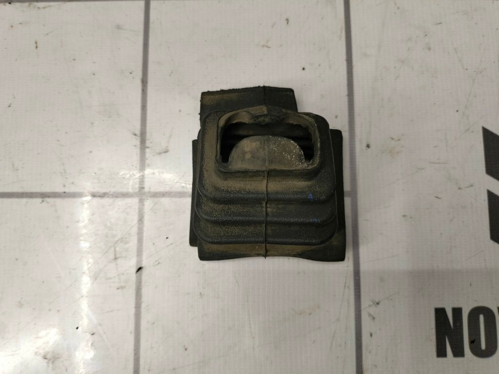 Пыльник Renault Clio 2 Symbol 1998-2008