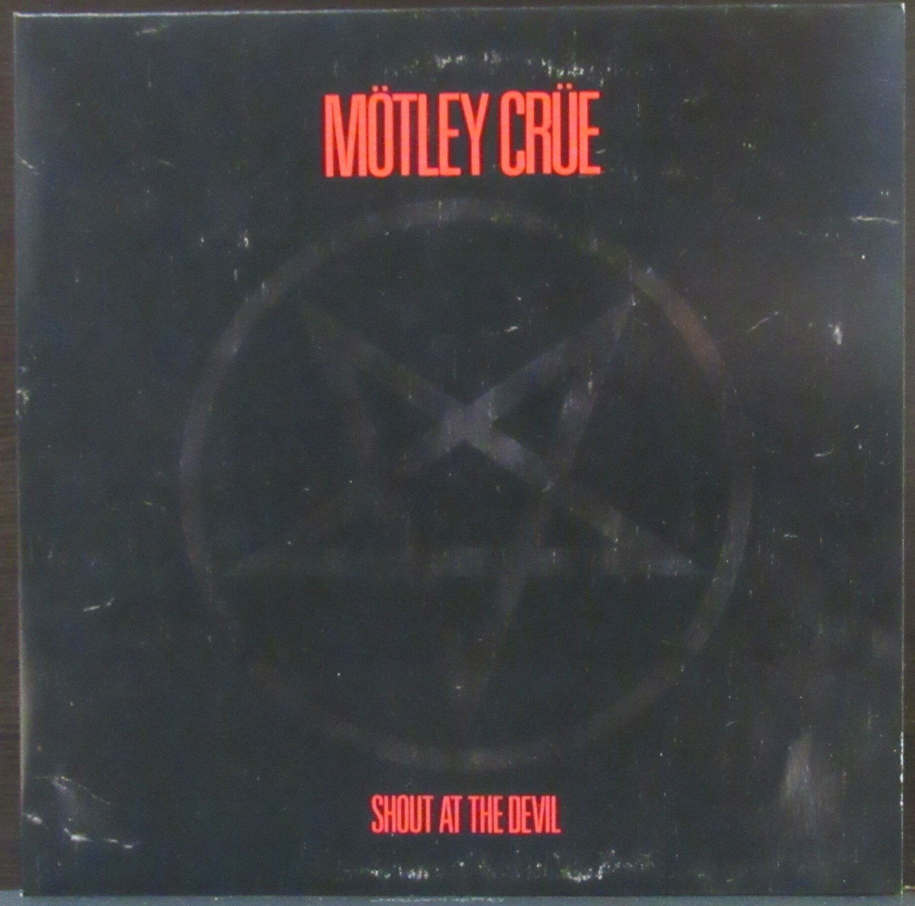 Motley Crue "Виниловая пластинка Motley Crue Shout At The Devil"